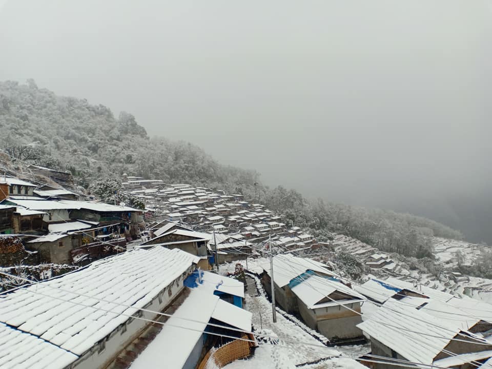 Hill stations around pokhara witness heavy snowfall - Recentfusion.com